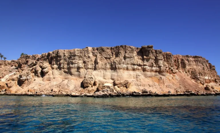 ¿Por qué se llama mar Rojo y cuál es su color?
